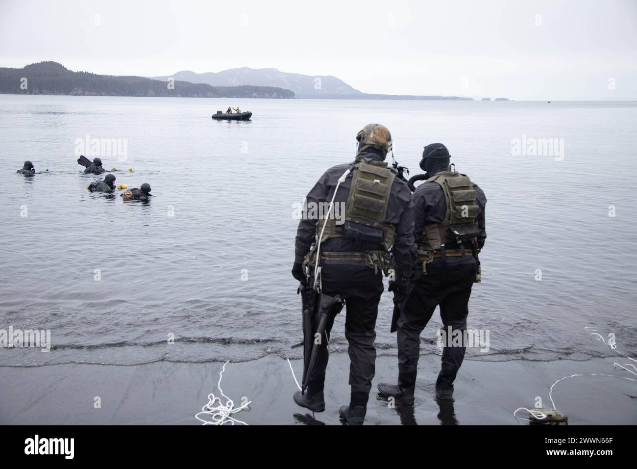U.S. East-Coast based Naval Special Warfare Operators (SEALs), 10th ...