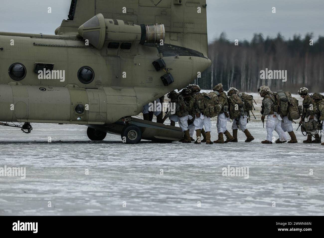 U.S. Army Soldiers assigned to 1st Battalion, 187th Infantry Regiment ...