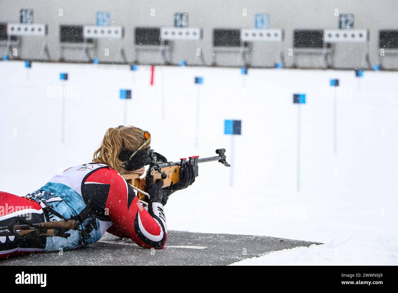 Sydney Francis, from the Utah National Guard, shoots in prone during ...