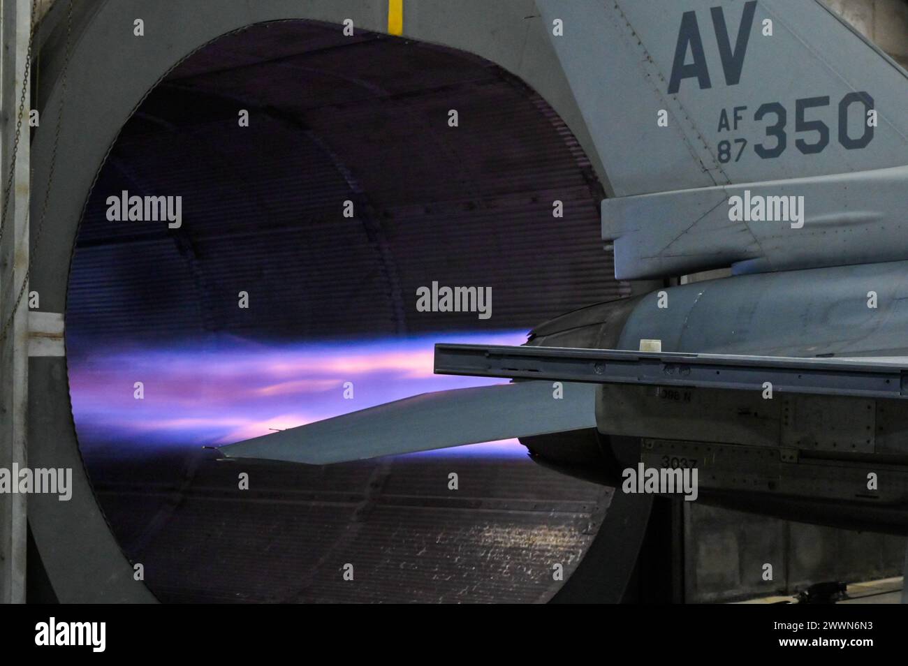 U.S. Air Force crew chiefs from the 555 Fighter Generation Squadron ...