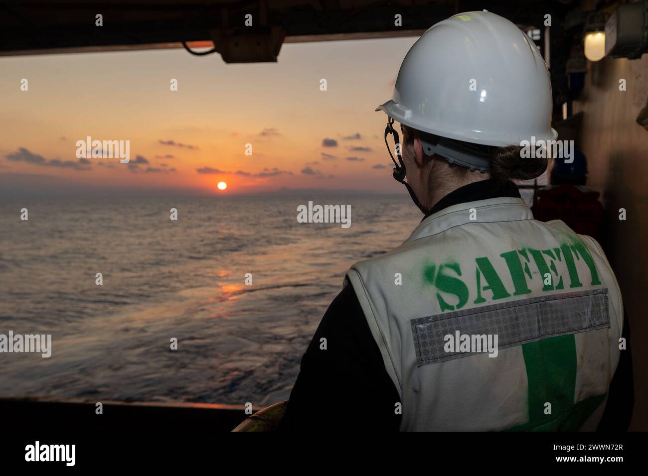 Well deck operations hi-res stock photography and images - Alamy