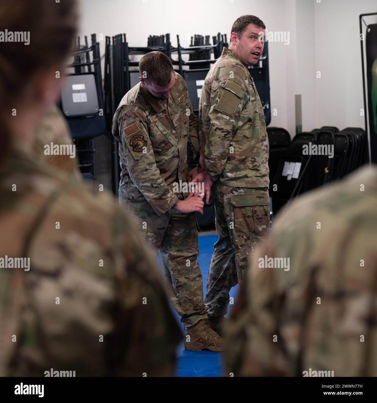 Handcuff training hi-res stock photography and images - Alamy