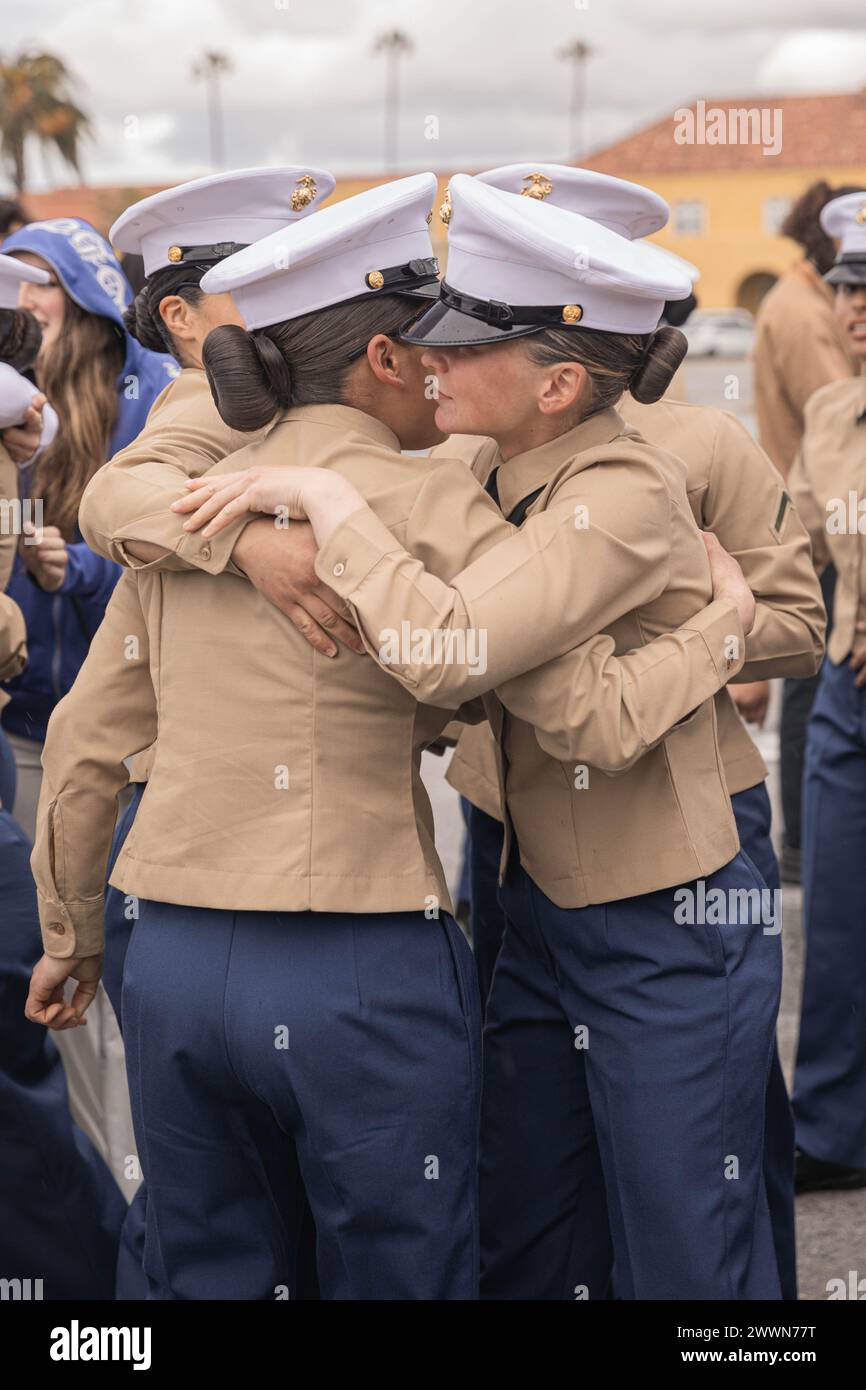 U.S. Marines with Echo Company, 2nd Recruit Training Battalion ...