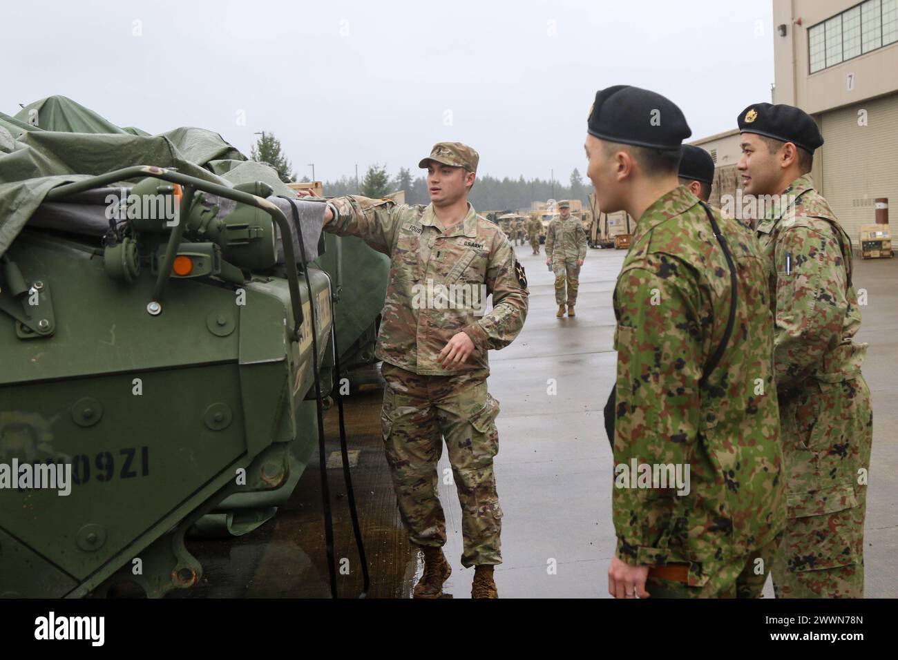 A U.S. Army lieutenant shows Japanese Ground Self-Defense Force (JGSDF ...