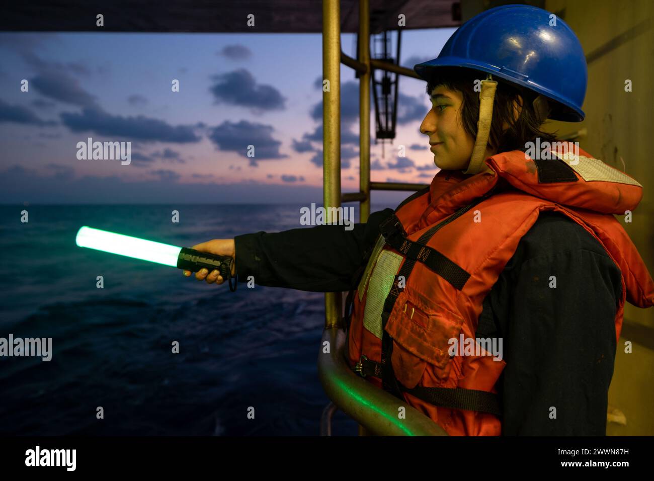 Well deck operations hi-res stock photography and images - Alamy