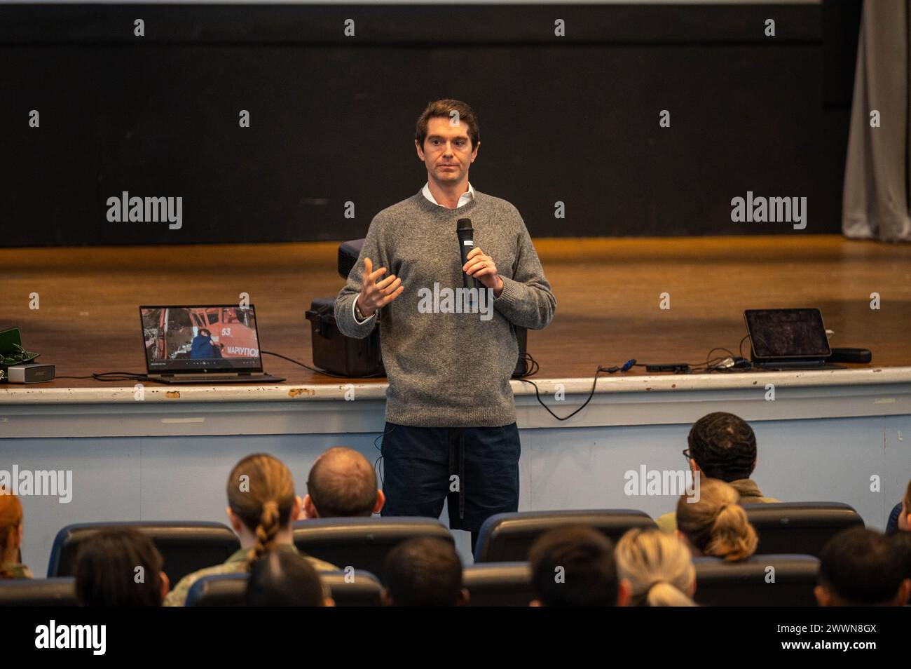 Benjamin Hall, a British-American field reporter for Fox News ...