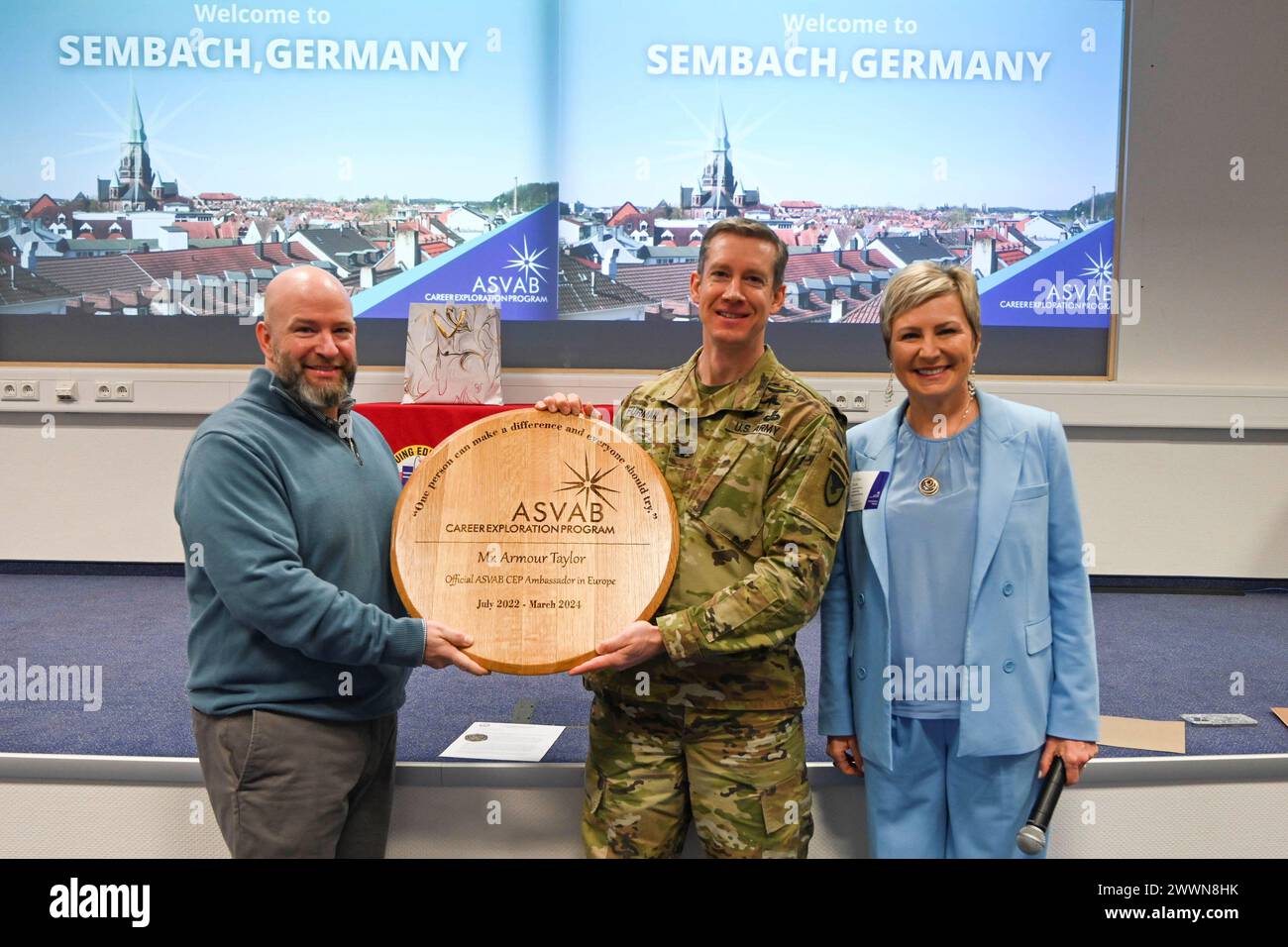 U.S. Army Garrison Rheinland-Pfalz commander, Col. Red E. Furman, Dr ...