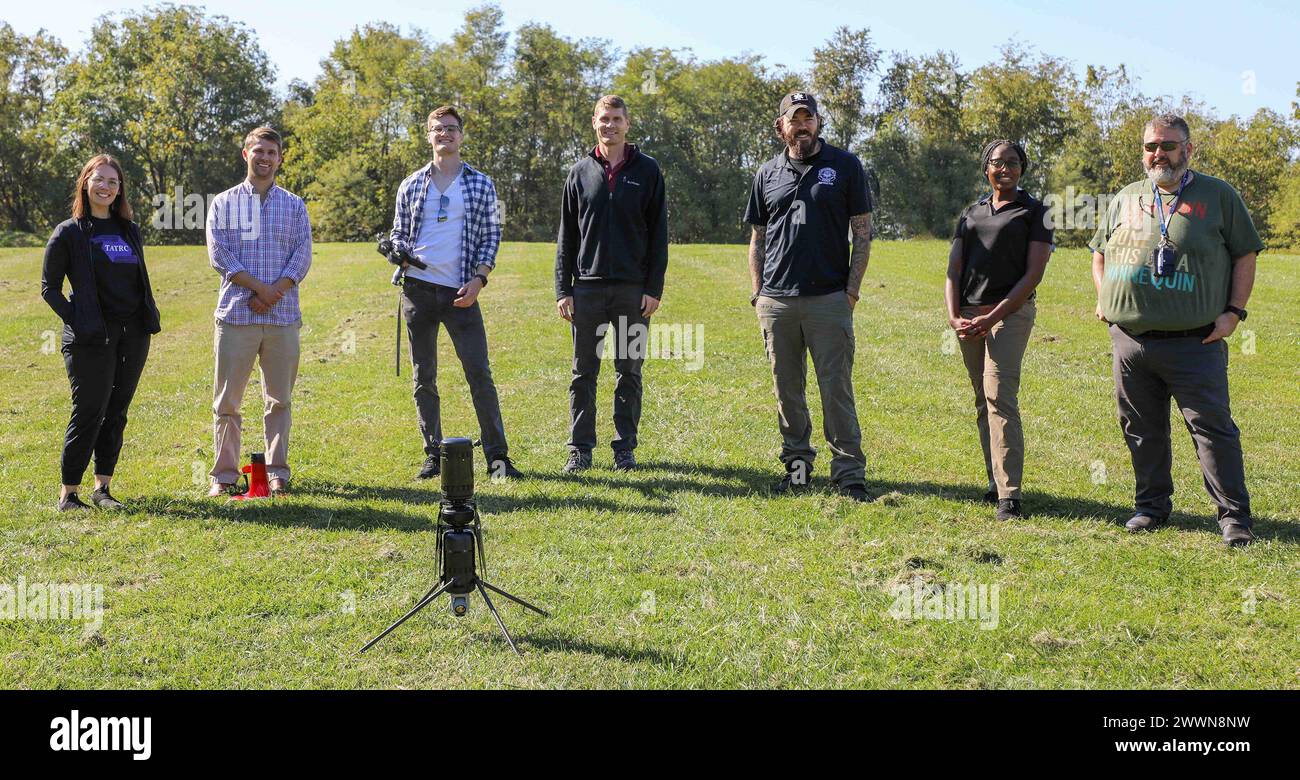 Members of the U.S. Army Medical Research and Development Command’s ...