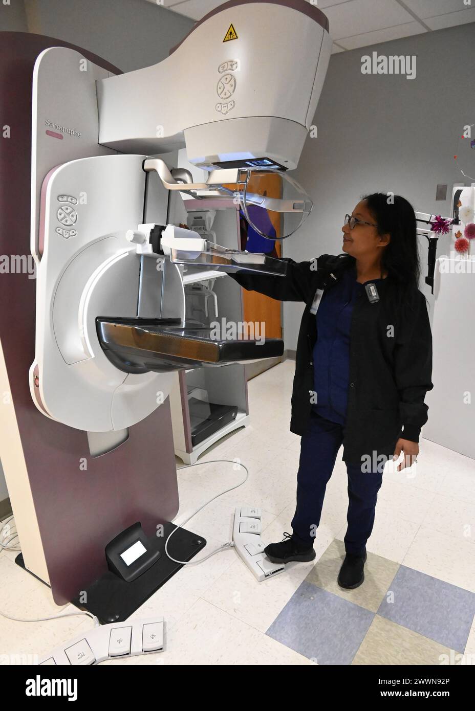 Mammography machine hi-res stock photography and images - Alamy