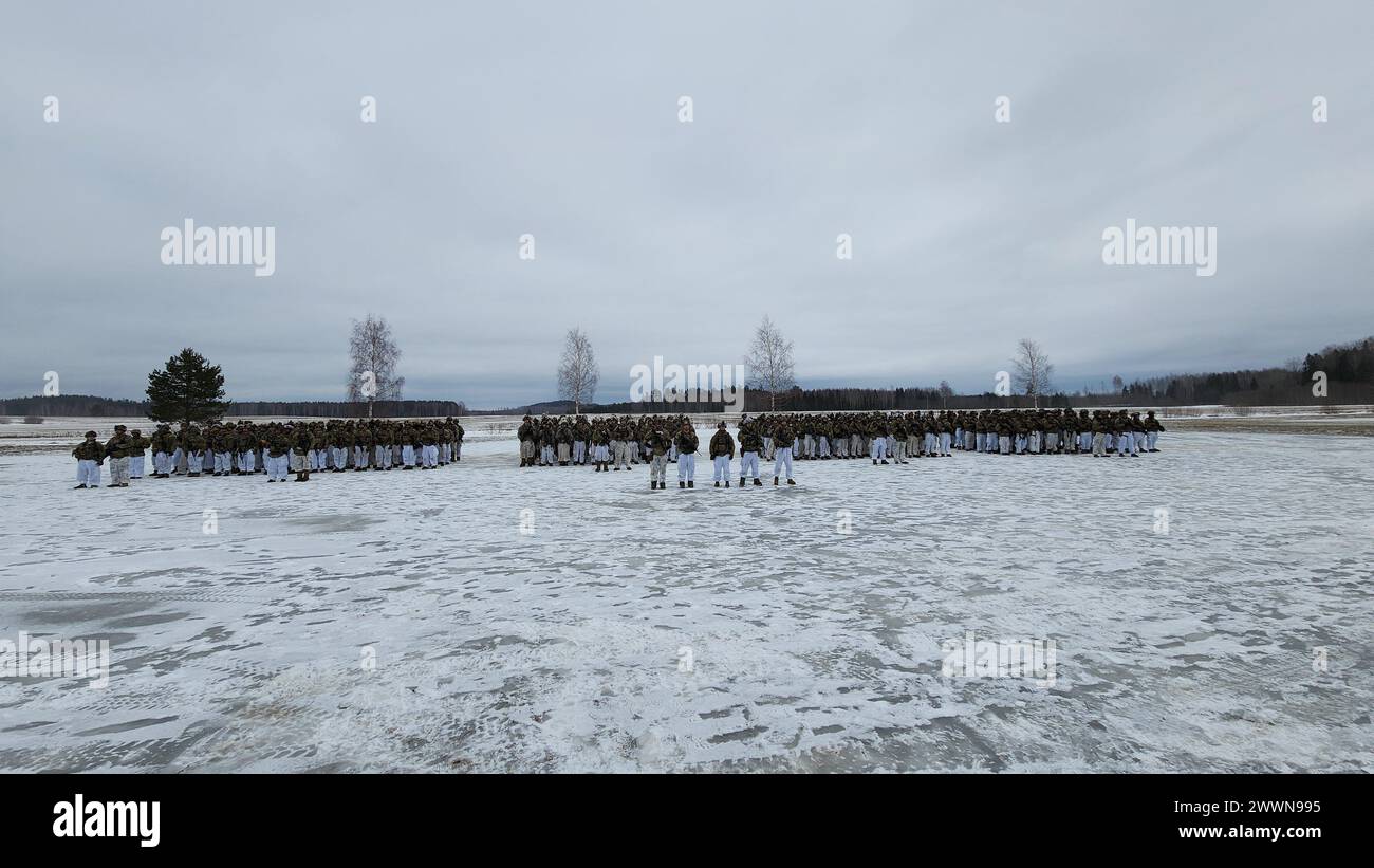 U.S. Army Soldiers assigned to 1st Battalion, 187th Infantry Regiment ...