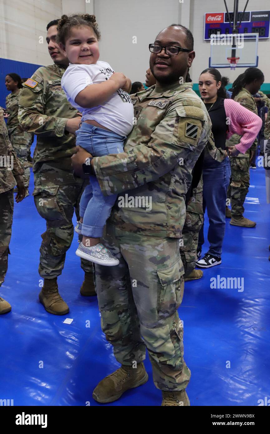 A U.S. Army Soldier with the 87th Division Sustainment Support ...