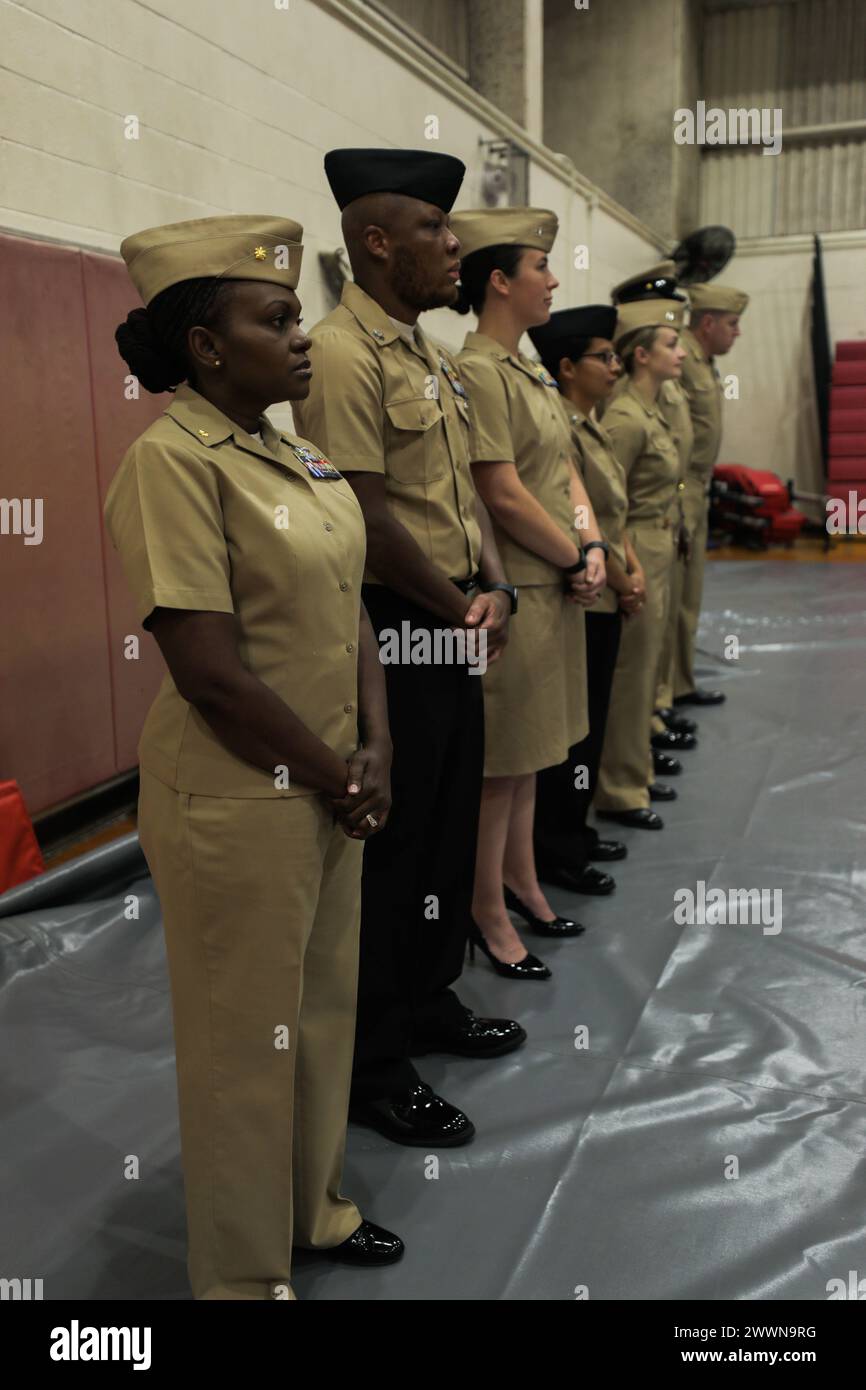 U s navy uniforms hi-res stock photography and images - Alamy