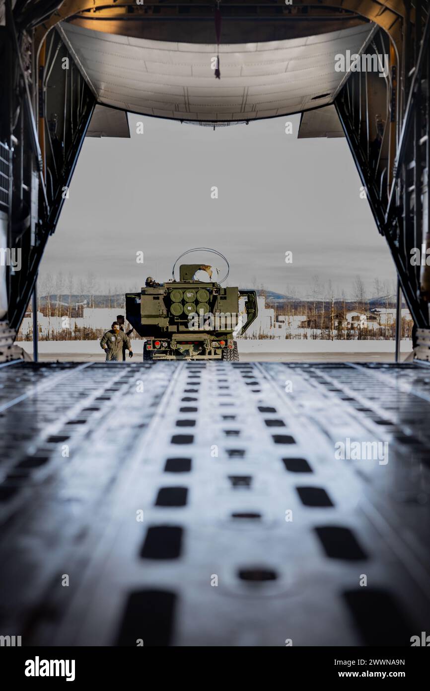 U.S. Marines with Fox Battery, 2nd Battalion, 14th Marine Regiment, 4th ...