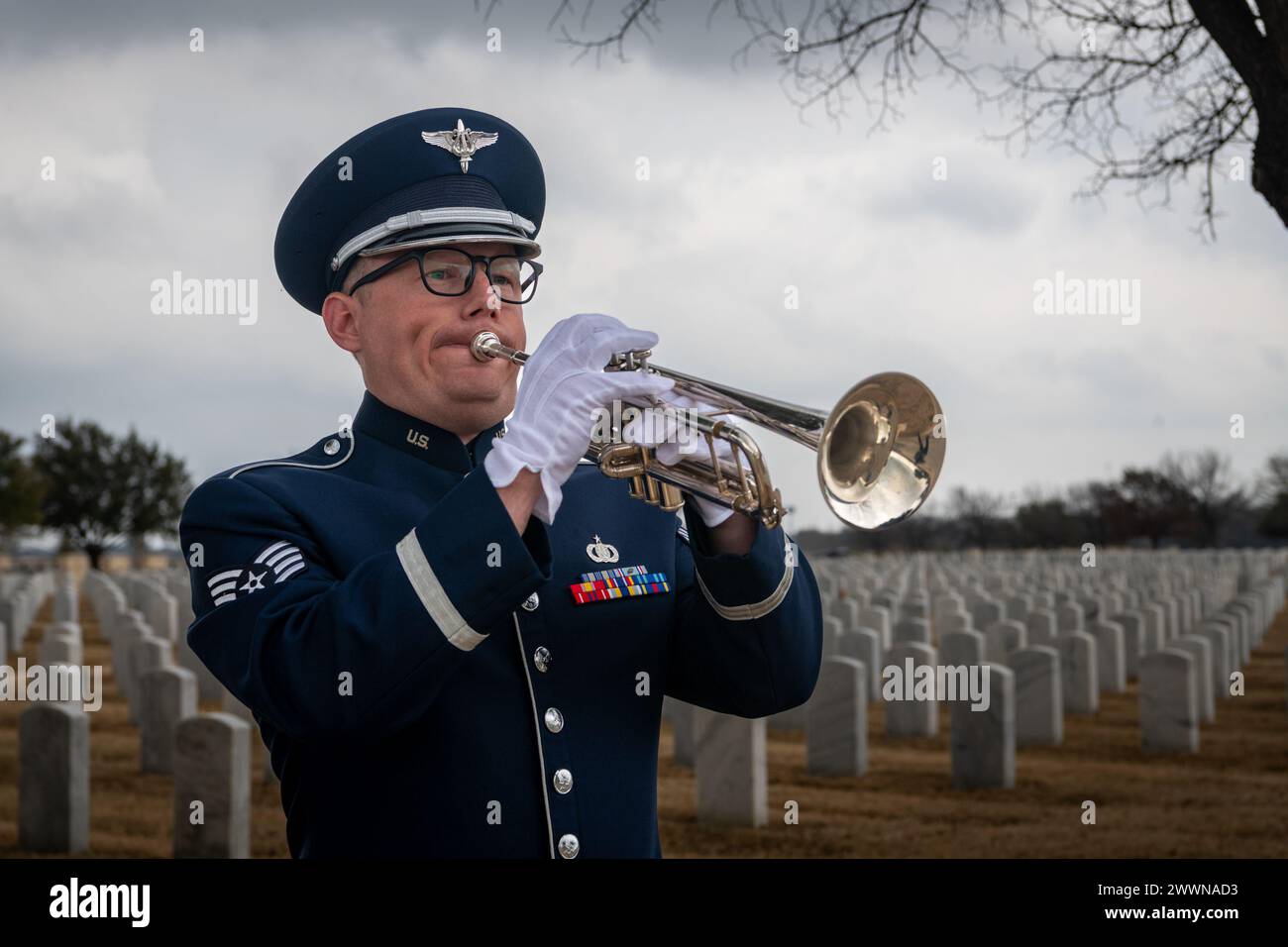 SSgt. Justin Weisenborn, of the United States Air Force Band of the ...