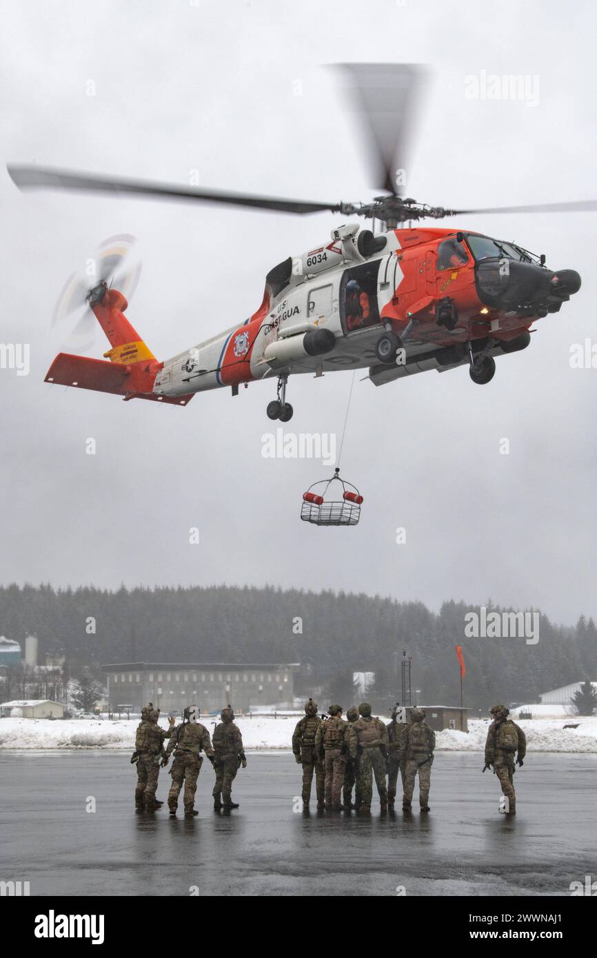 U.S. East-Coast based U.S. Naval Special Warfare Operators (SEALs) and ...