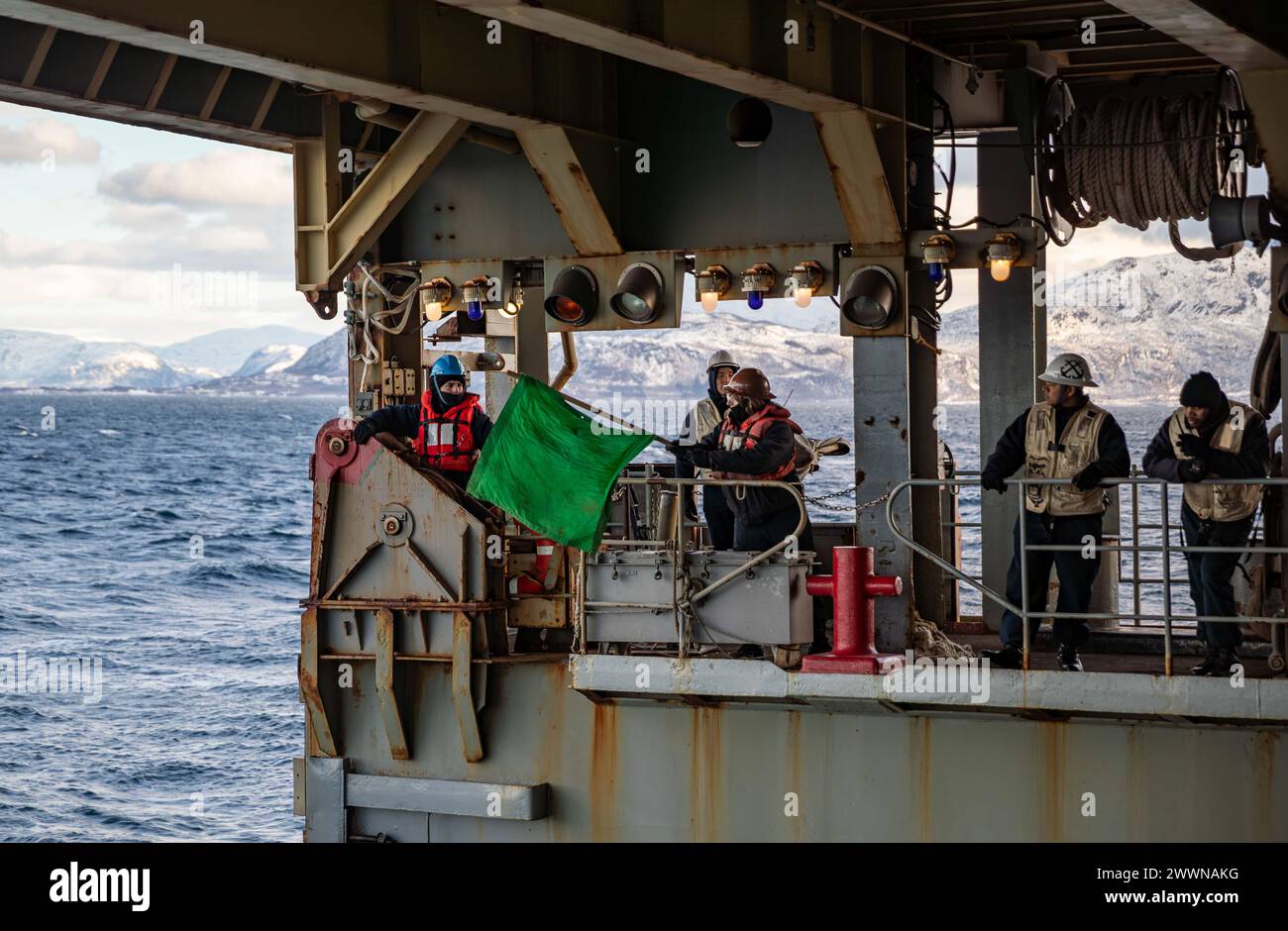 Sailors aboard the Whidbey Island-class dock landing ship USS Gunston Hall (LSD 44) conduct well ...
