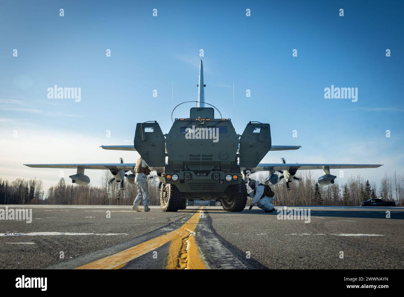 U.S. Marines with Fox Battery, 2nd Battalion, 14th Marine Regiment, 4th ...