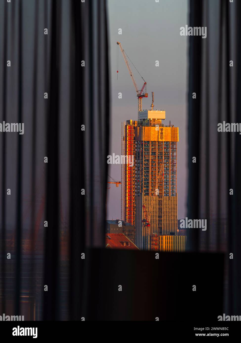Skyscraper construction interior hi-res stock photography and images ...