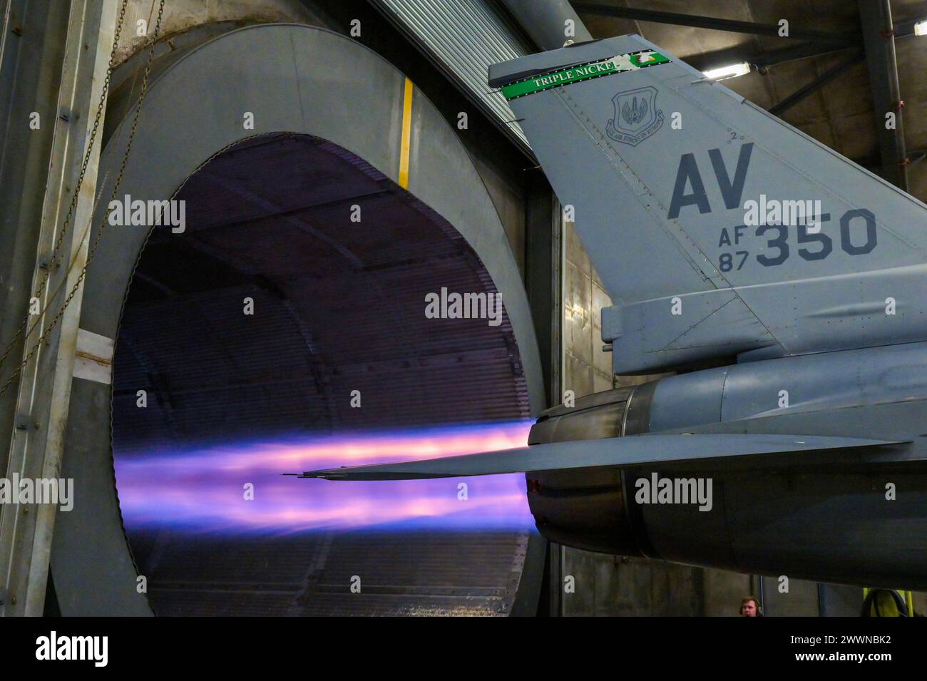 U.S. Air Force crew chiefs from the 555 Fighter Generation Squadron ...