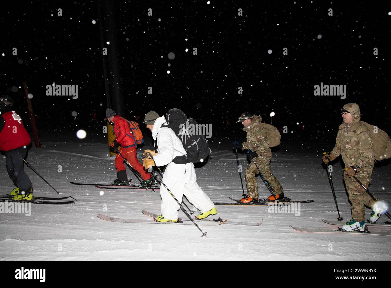 Soldiers of the 10th Mountain Division, members of the National Ski ...