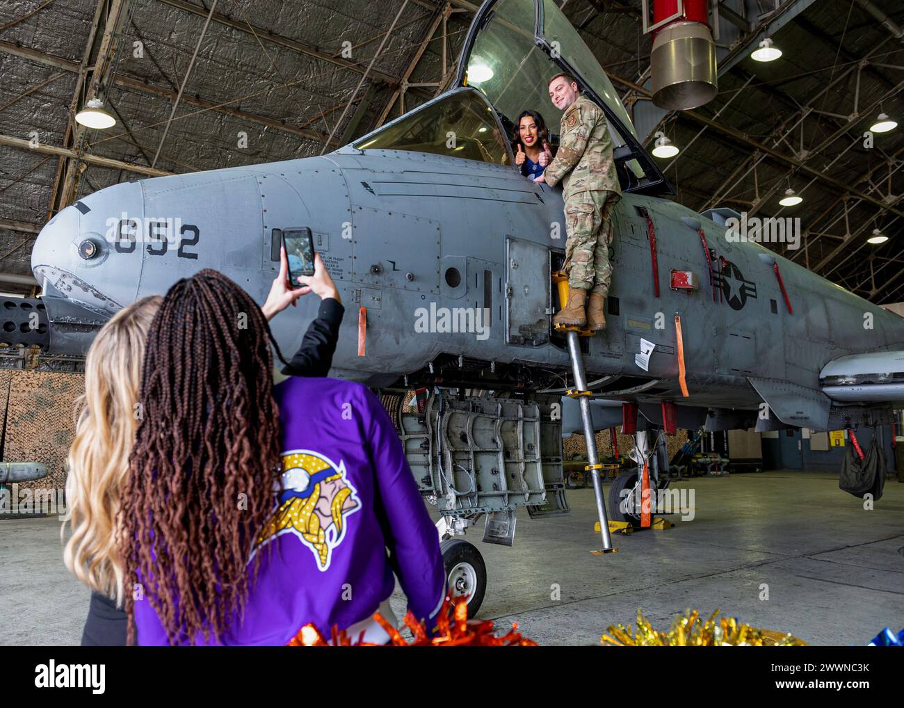 Pro bowl cheerleaders hi-res stock photography and images - Alamy