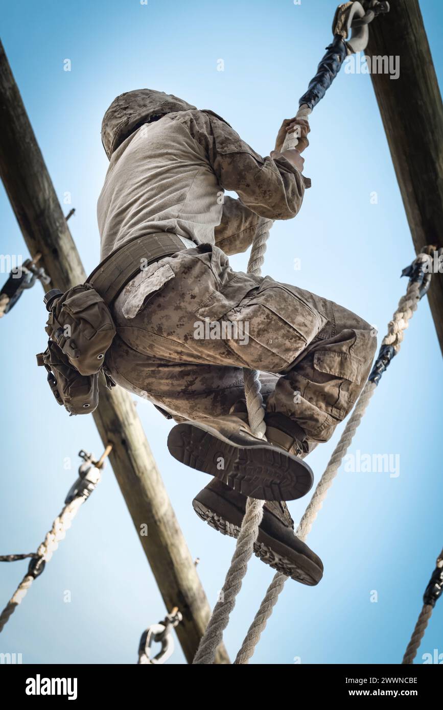 Recruits with Fox Company, 2nd Recruit Training Battalion, complete the ...
