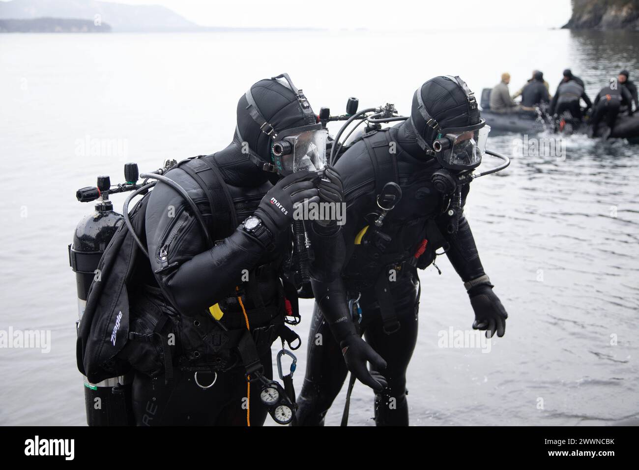 U.S. East-Coast based Naval Special Warfare Operators (SEALs), 10th ...