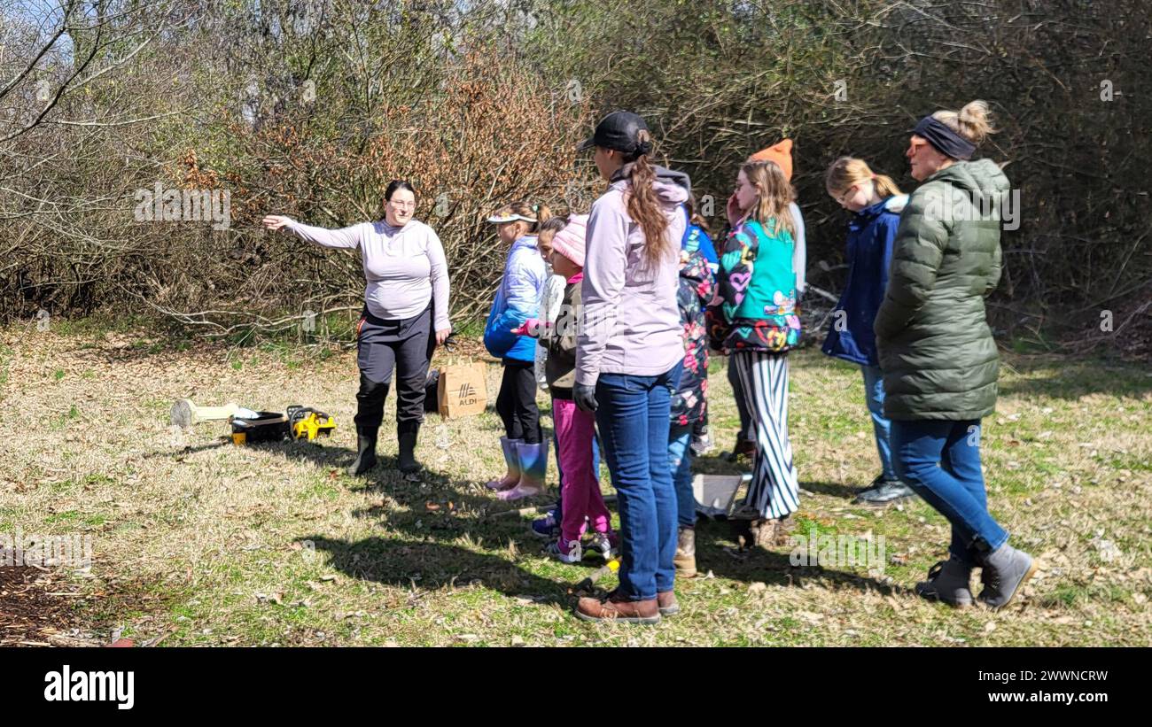 Community volunteers and Girl Scouts with Troop 296 work to spruce up ...