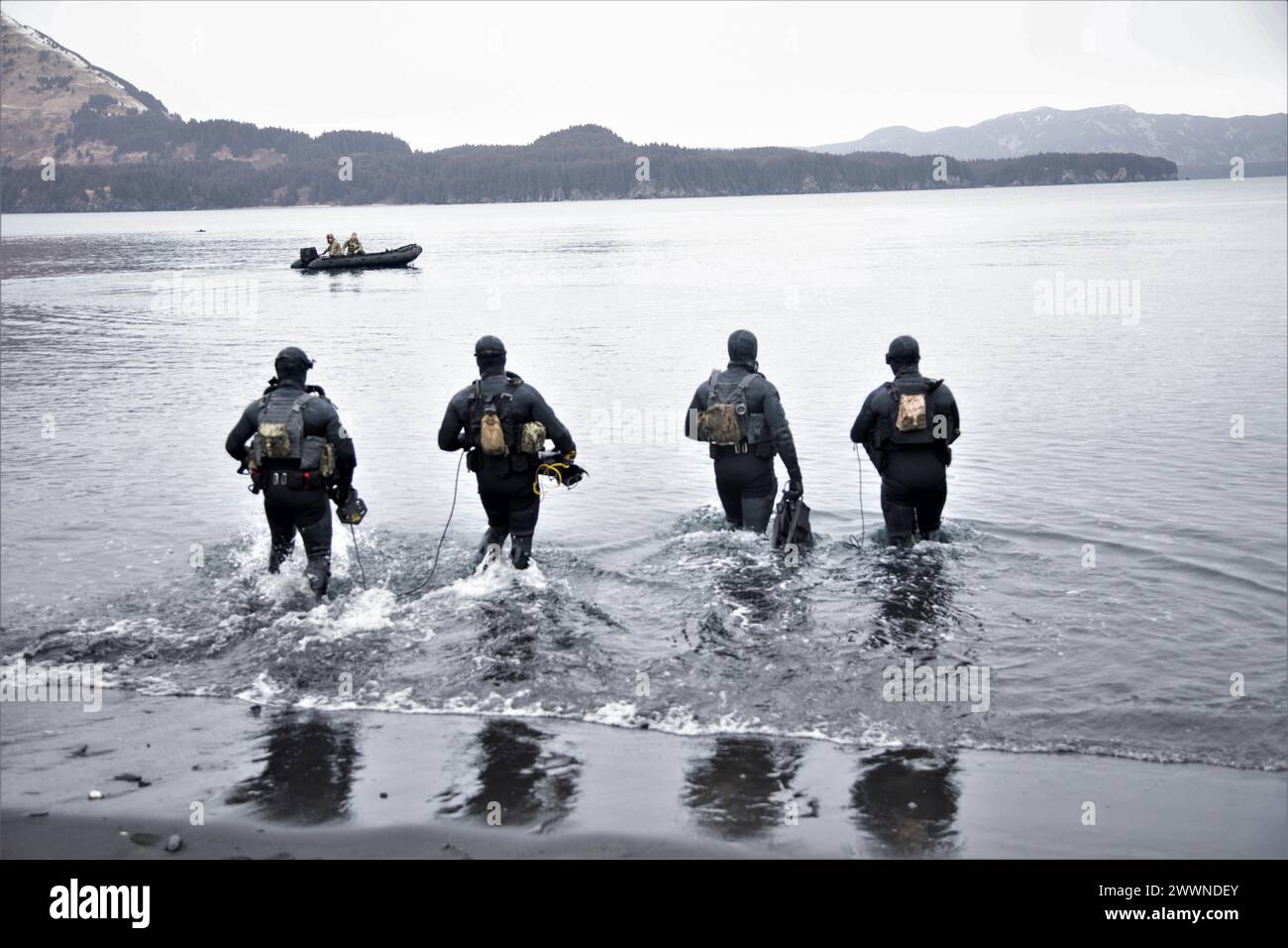 U.S. East-Coast based Naval Special Warfare Operators (SEALs), 10th ...