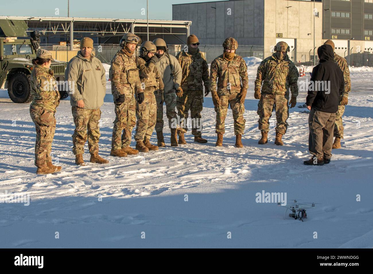 U.S. Army Soldiers with 3rd Battalion, 27th Field Artillery Regiment ...
