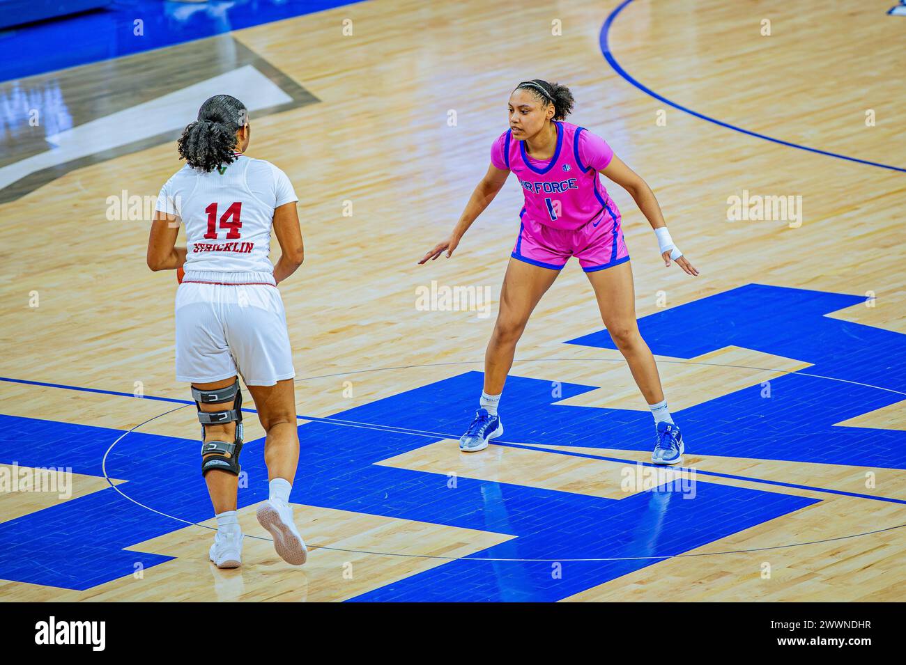 Halfcourt hi-res stock photography and images - Alamy