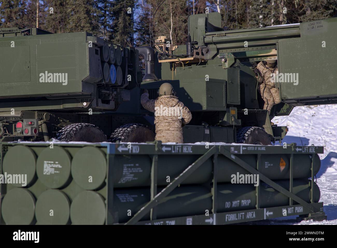 U.S. Marines with Fox Battery, 2nd Battalion, 14th Marine Regiment, 4th ...