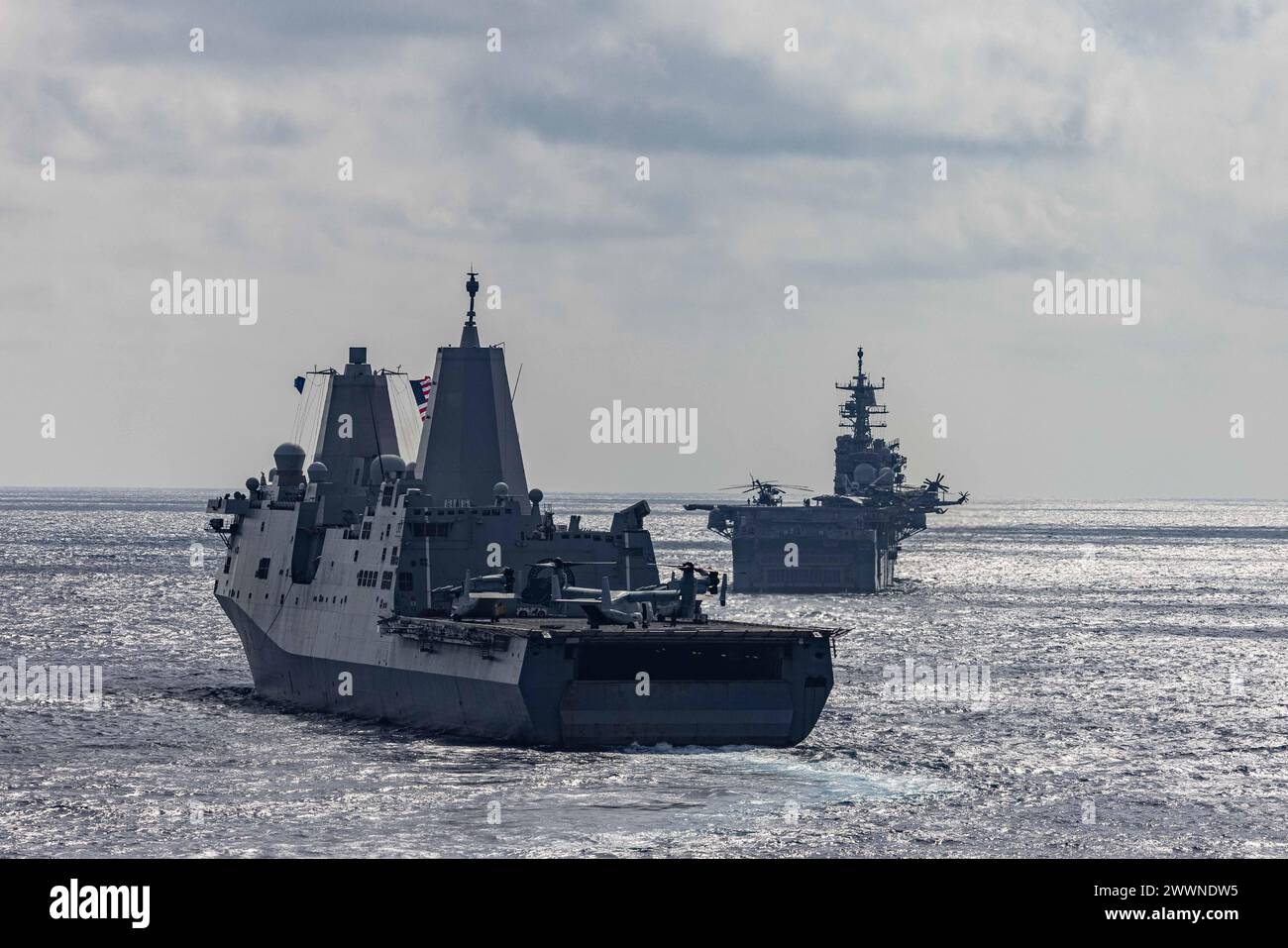 U.S. Navy San Antonio-class amphibious transport dock ship USS Mesa ...