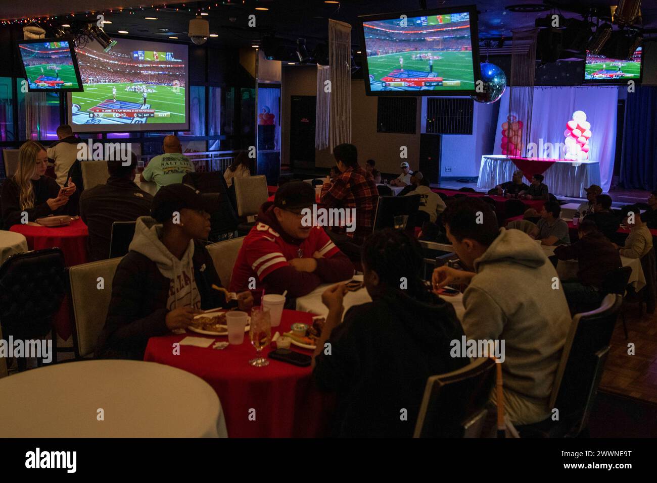 Kansas city chiefs vs 49ers super bowl hi-res stock photography and ...