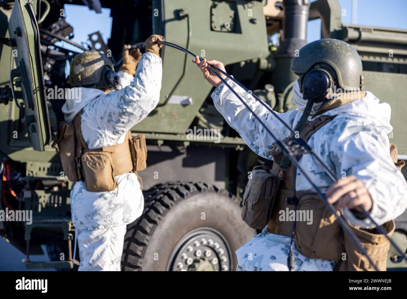 U.S. Marines with Fox Battery, 2nd Battalion, 14th Marine Regiment, 4th ...
