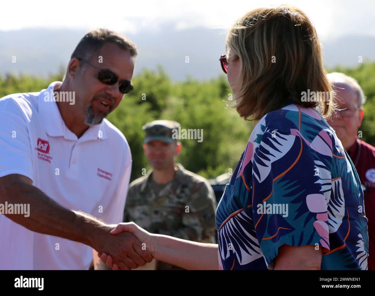 Jeff McCullick (left) temporary housing mission manager for the Hawai‘i ...