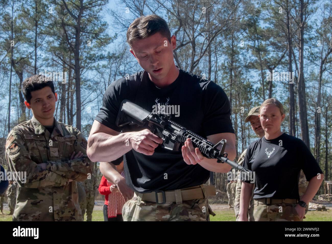 Physical combat proficiency test hi-res stock photography and images ...