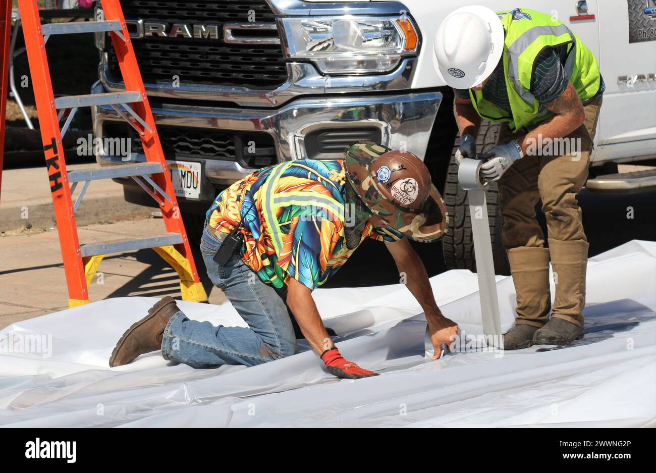U.S. Army Corps of Engineers contractors conduct debris removal ...