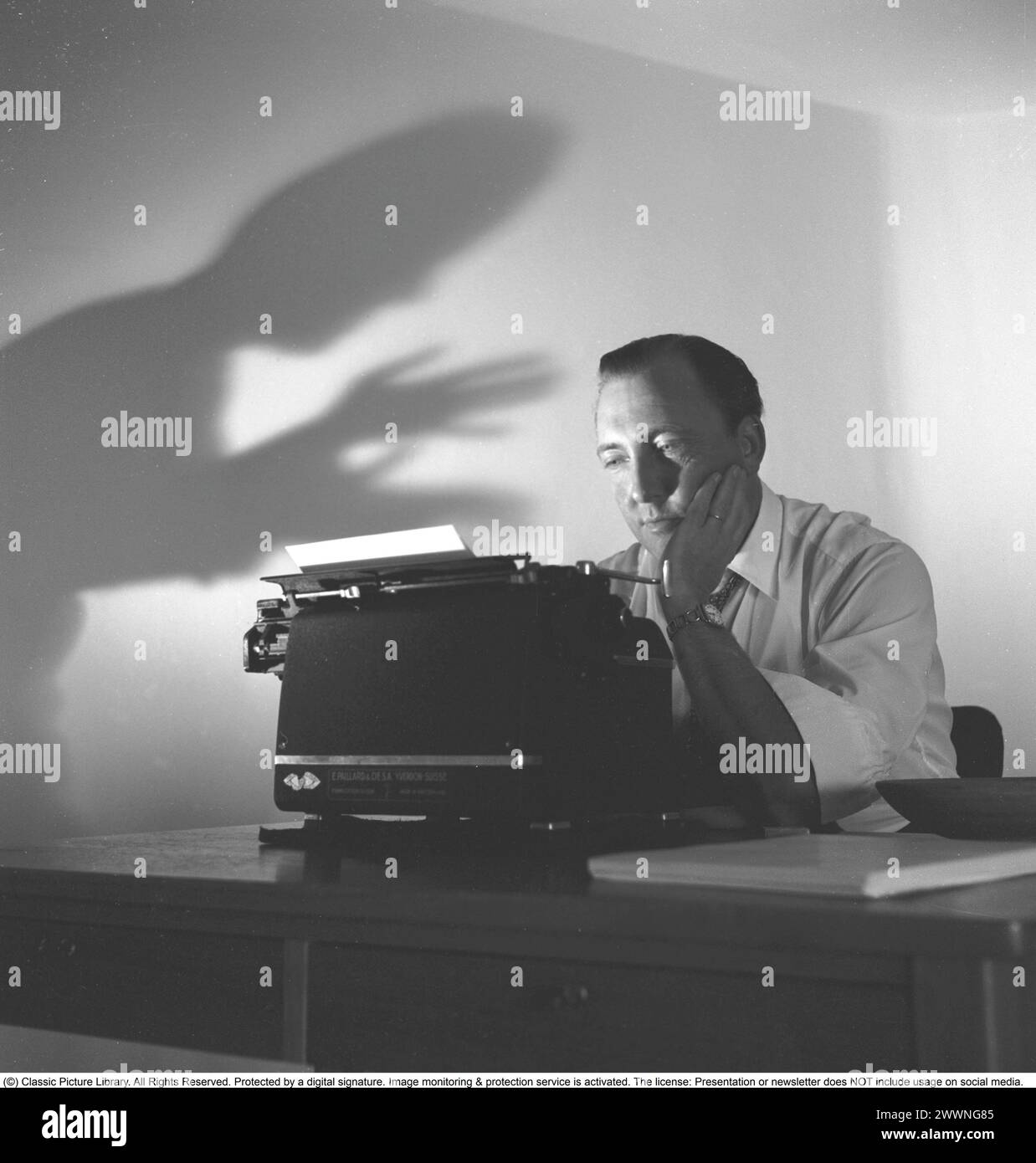 Typewriter 1950s hi-res stock photography and images - Alamy