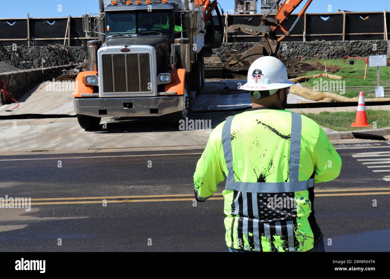 U.S. Army Corps of Engineers contractors conduct debris removal ...
