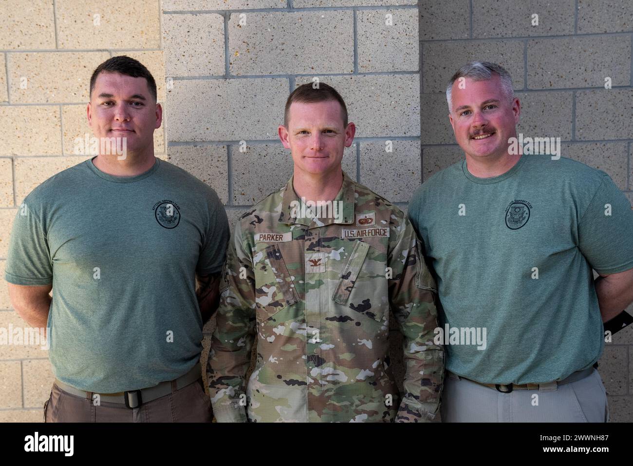 Staff Sgt. Daniel Callihan (left) and Sgt. 1st Class Eric Humphries ...