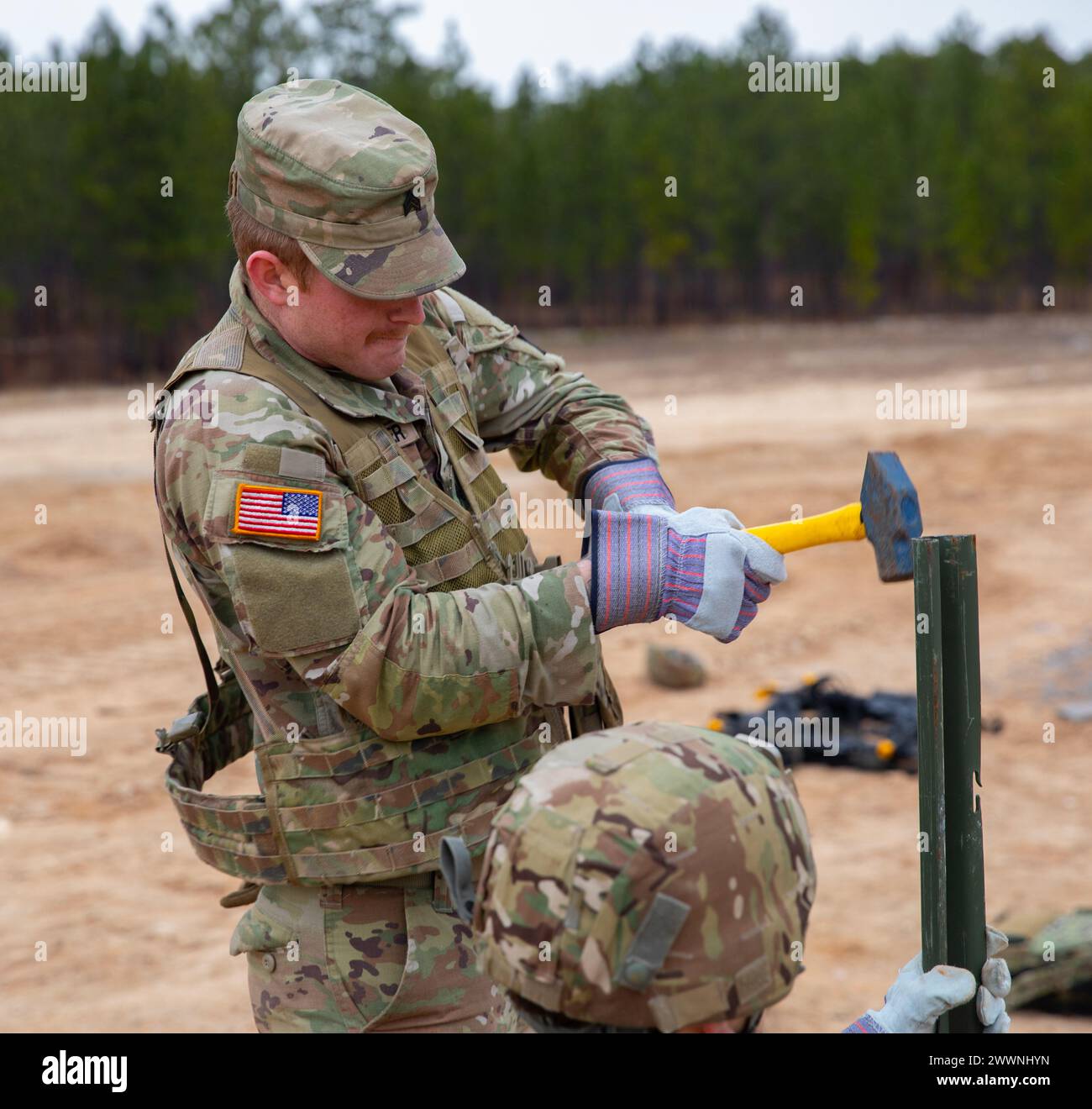 U.S. Army National Guard Soldiers with the 117th Engineer Brigade ...