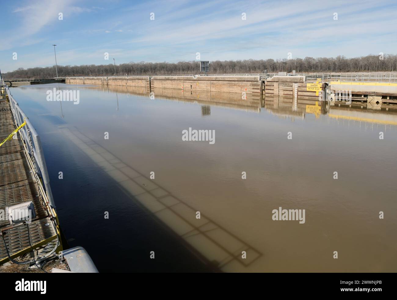 The Demopolis Lock is inoperable and awaits repair work to start in ...