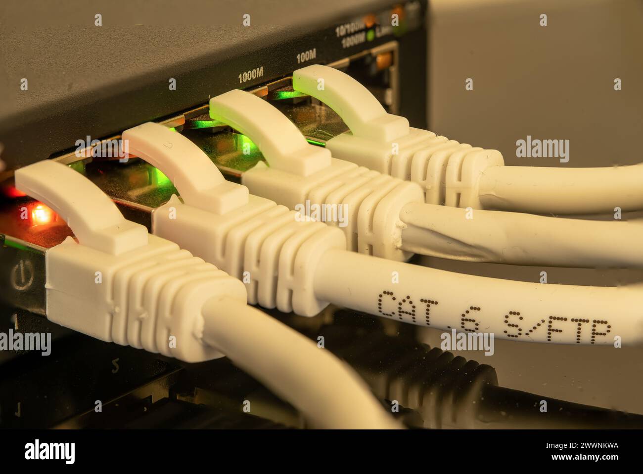 Internet connectivity hi-res stock photography and images - Alamy