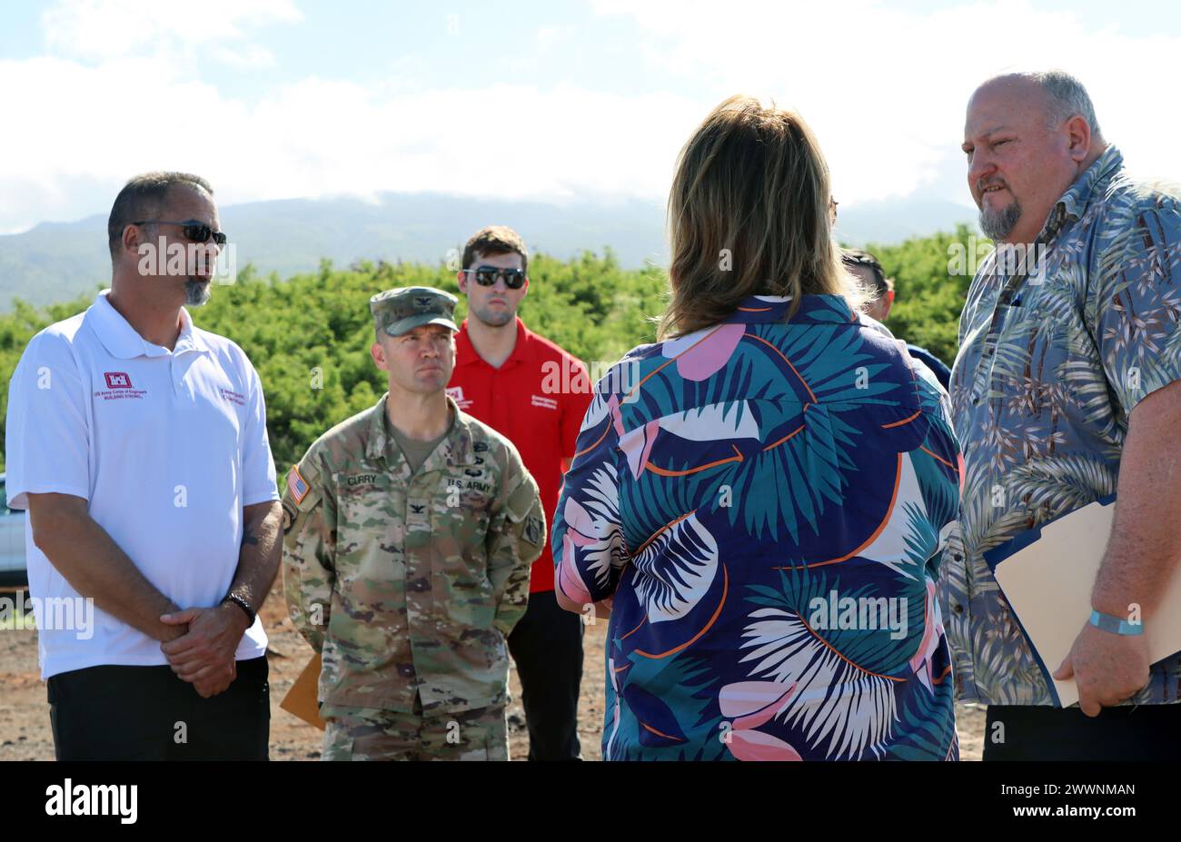 Jeff McCullick (left) temporary housing mission manager for the Hawai‘i ...