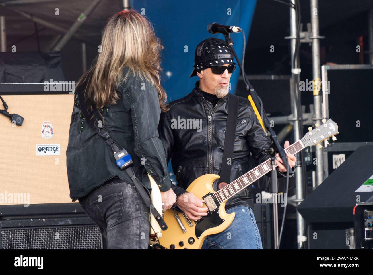 Marc Lynn und Freddy Scherer von Gotthard live beim 25. SnowpenAir 2024 ...