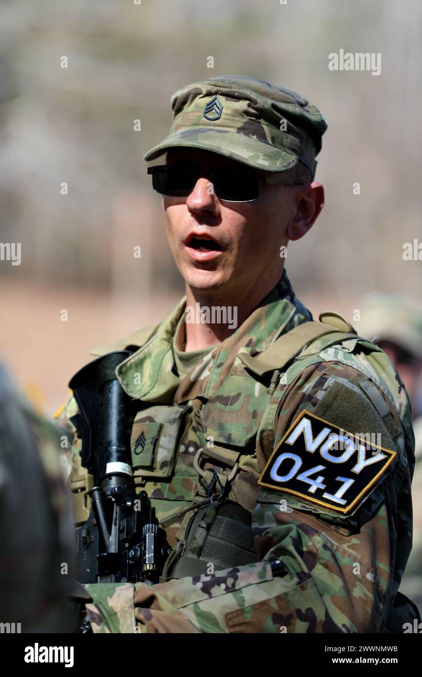 Tennessee Army National Guardsman Staff Sgt. Christopher Thomas, from ...