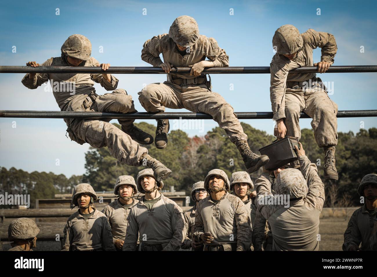 Recruits with Fox Company, 2nd Recruit Training Battalion, complete the ...