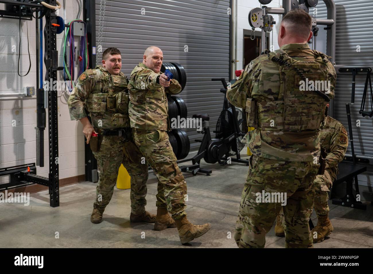U.S. Air Force Airmen assigned to the New York Air National Guard's ...