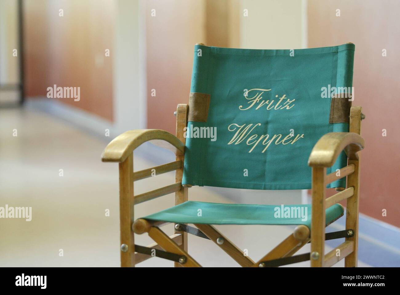 Stuhl von Fritz Wepper bei Dreharbeiten zur ARD-Serie Um Himmels Willen ...